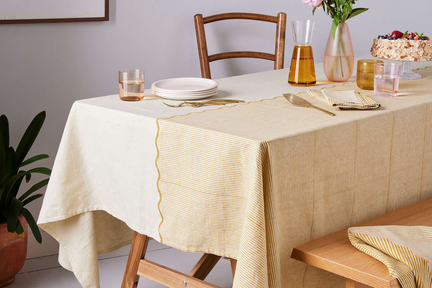 Creative Ways to Repurpose Old Tablecloths for a Sustainable Lifestyle ...
